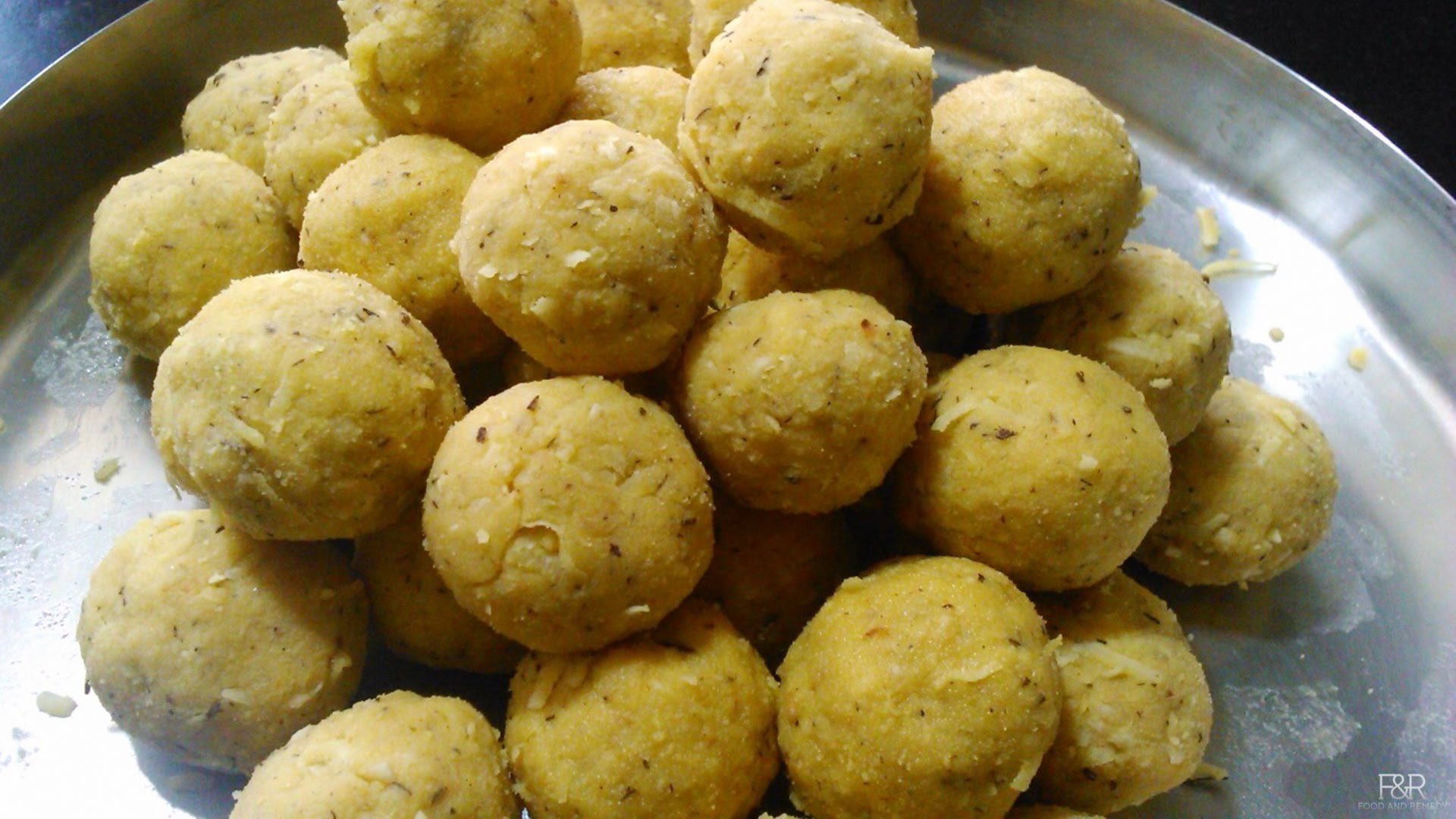 hurigadale tambittu recipe | ROASTED GRAM LADDU - Swayampaaka - ಸ್ವಯಂ ಪಾಕ